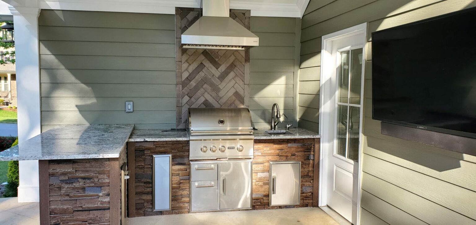 Outdoor Kitchen Backsplash: Best Materials, When it's Necessary, & 9 ...