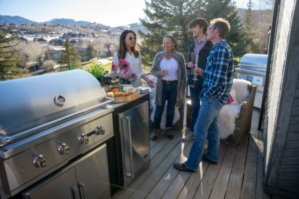 5+ Reasons You'll Use Your Outdoor Kitchen More Than Other Backyard ...