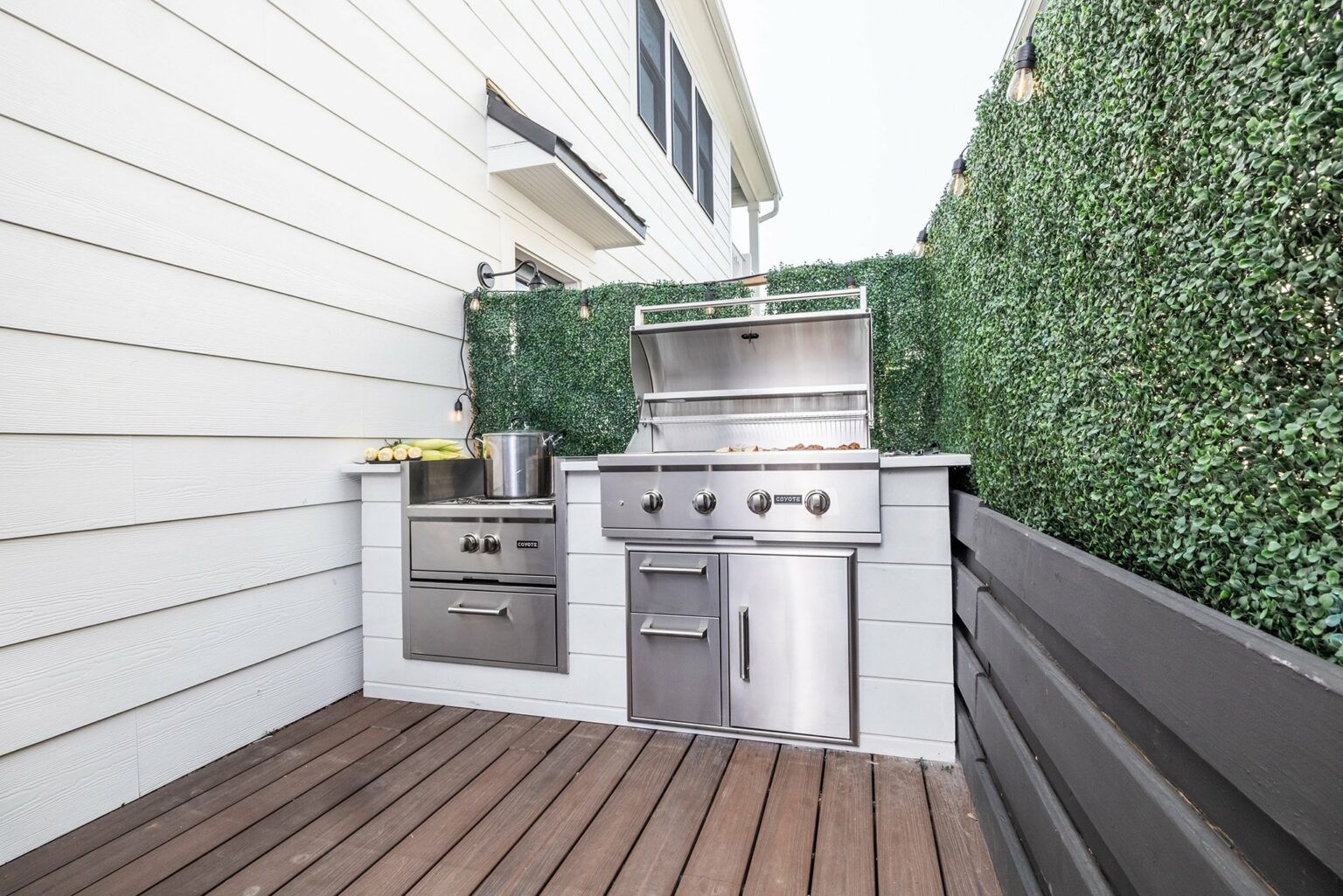 Modern Outdoor Kitchen Islands: Current Trends & 22 Great Ideas