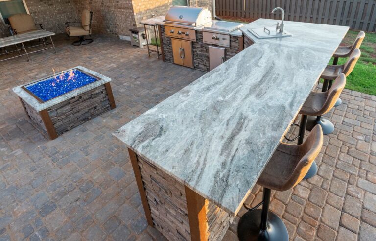 Outdoor Kitchen Bar: How to Plan & 17 Awesome BBQ Island Ideas - RTA ...