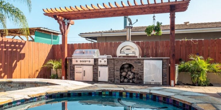 19 Stunning Pool and Outdoor Kitchen Ideas: Get Inspired