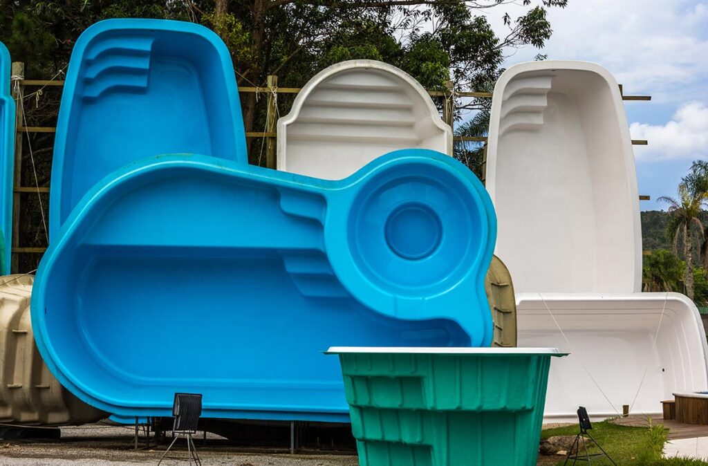 19 Stunning Pool and Outdoor Kitchen Ideas: Get Inspired