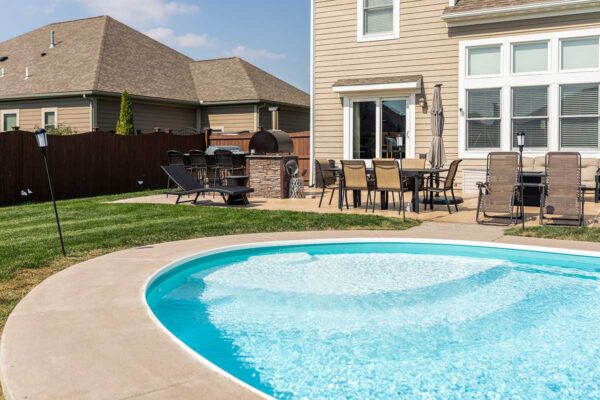 19 Stunning Pool and Outdoor Kitchen Ideas: Get Inspired
