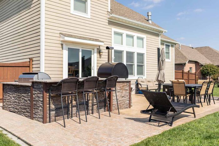 Bar Outdoor Seating: Helpful Buyer's Guide & 10 Best Brands of 2024
