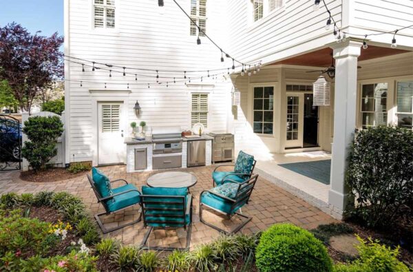 Outdoor Kitchen Lighting: Considerations for Your Space & 13 Brilliant ...