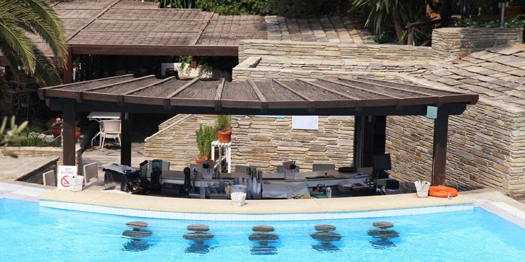 7 Picturesque Outdoor Pool Bar Ideas & Best Design Tips