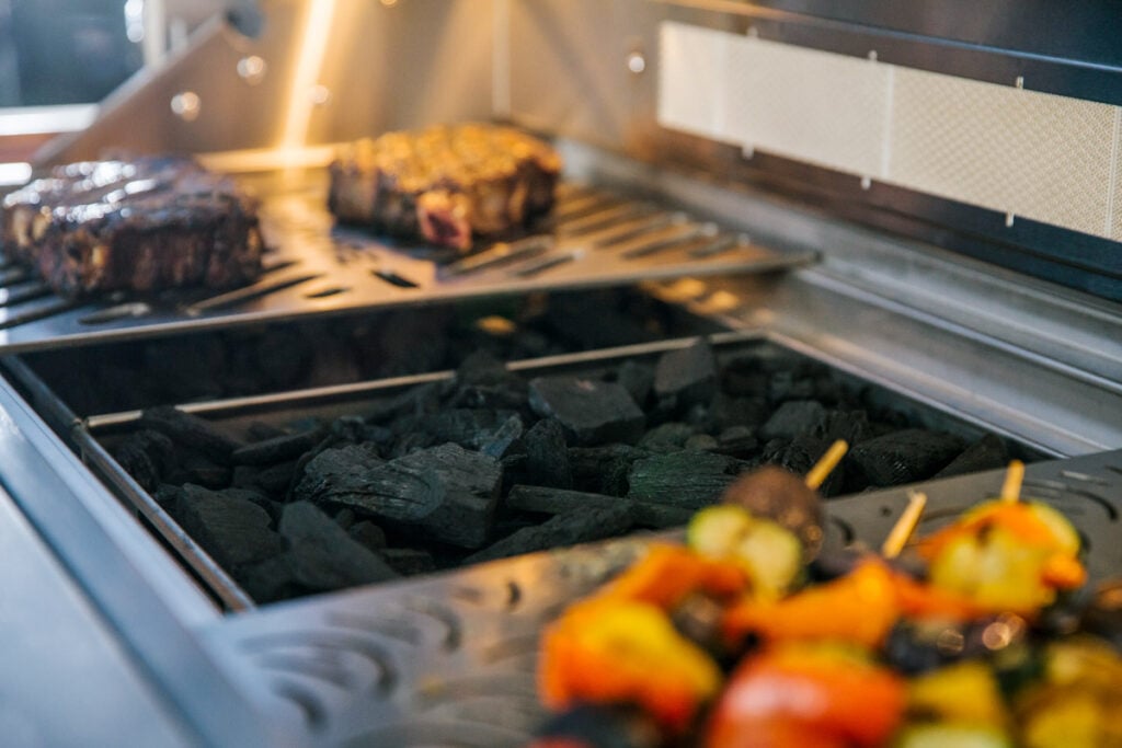 Best Built In Grills: 4 Helpful Buying Tips & Best Brands of 2025 - RTA ...