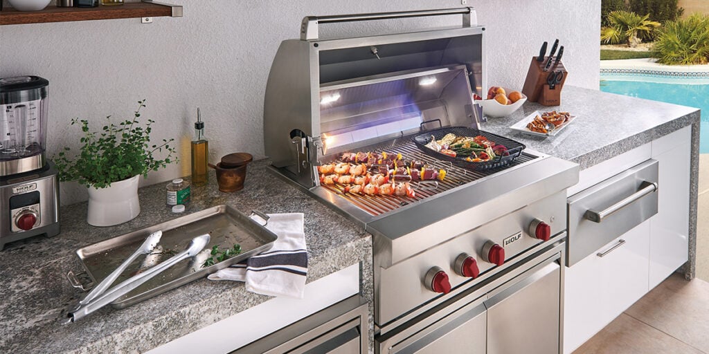 Viking vs Wolf Outdoor Grill: Which Brand is Best? 4 Essential ...